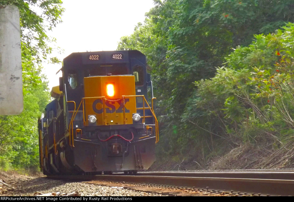 CSX K635 racing west